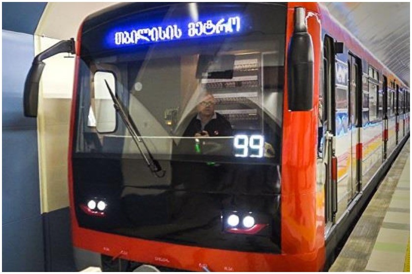 თბილისის მეტრო შობის ღამეს მგზავრებს უფასოდ მოემსახურება - Metronome.Ge