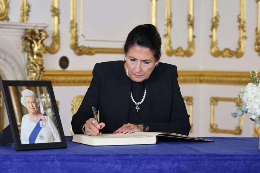 „დიდი პატივია, გამოვხატო სამძიმარი მისი უდიდებულესობის, დედოფალ ...